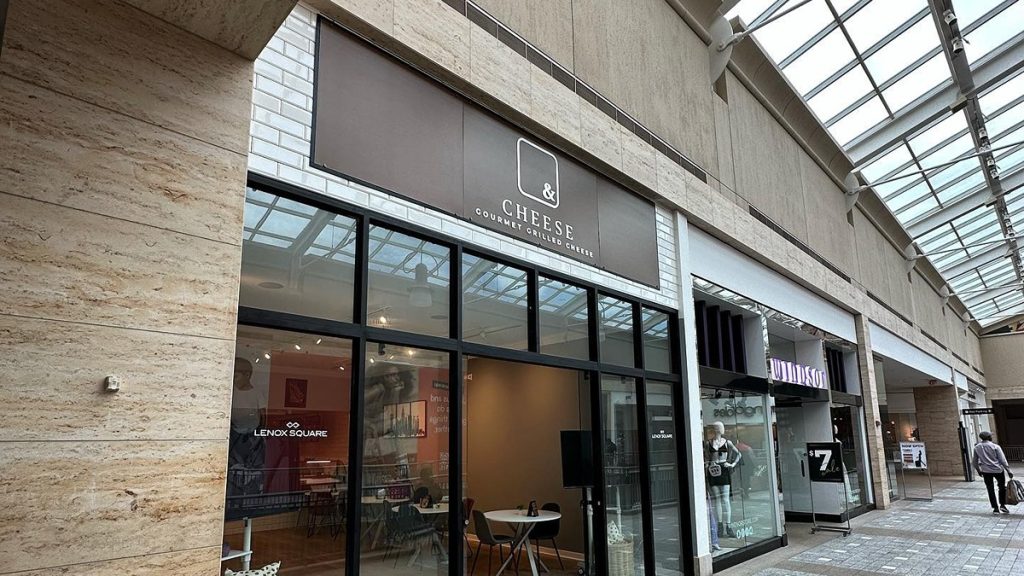 A Well-Known Comfort Food Favorite Has Expanded Near Atlanta’s Fox Theatre